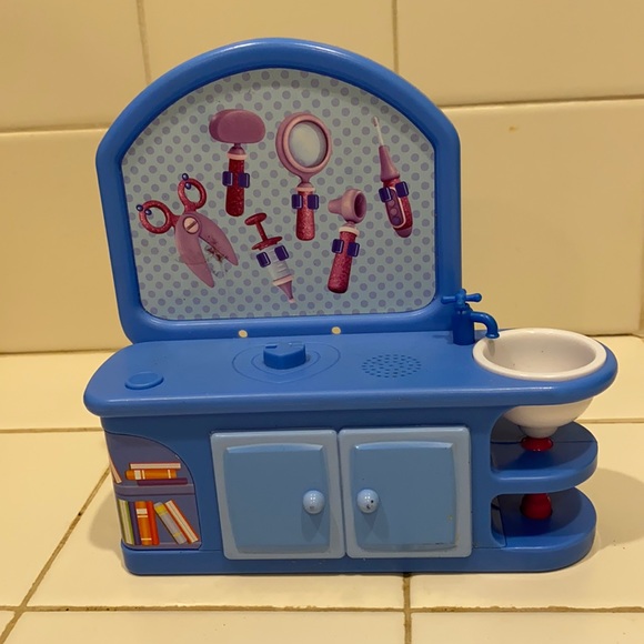 Disney | Toys | Doc Mcstuffins Turn Table Talking Checkup Clinic Table ...
